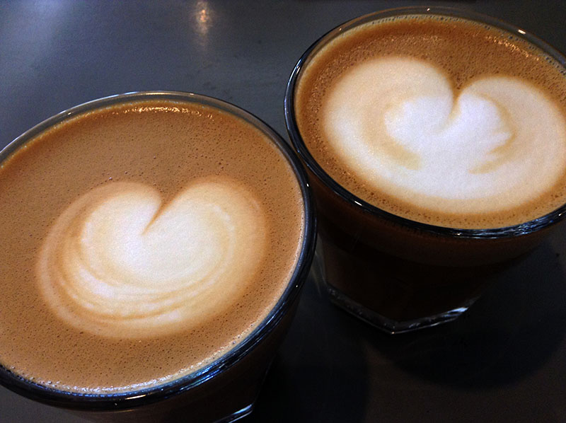 Café Replika | The Two Solitudes au café